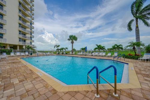 Fort Myers Beach Studio W/ Balcony & Views! - Fort Myers Beach, FL