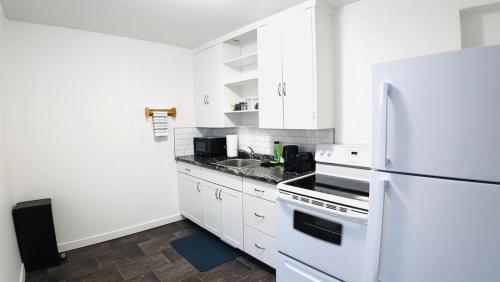 Entire Private Unit, Free Parking, Self Check-in - Saskatoon