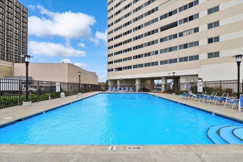 Ocean Front Retreat At The Atlantis With Pool - Fenwick Island, DE