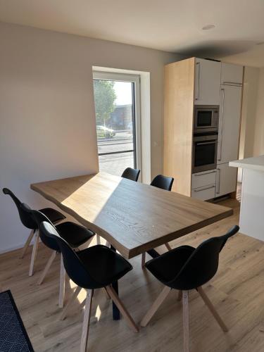 Dhh Neubau 140qm Fur Bis Zu 7 Personen Mit Terrasse Und 2 Großen Stellplatzen - Landshut