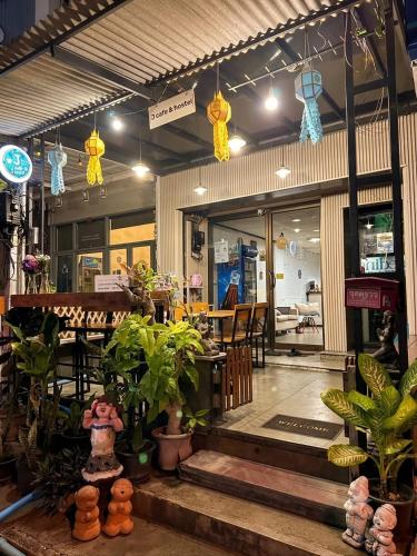 J Cafe & Hostel - Chiang Mai