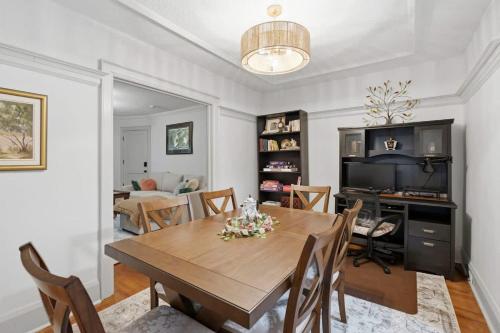 Chic 2br With Workspace - 2-min Walk To Beach - Toronto