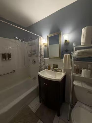 College Park Escape - Mins From Airport & Marta - Riverdale, GA