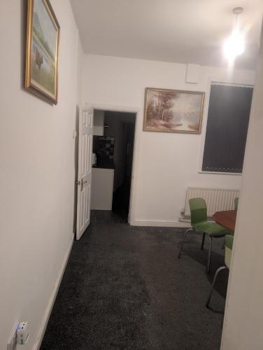 Rossy Cosy 3-bedroom Apartment - Stoke-on-Trent