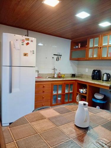 Quarto Suite E Sala No Centro - Nova Friburgo