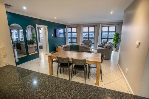 Stay At The Point - Regal Refuge - Durban