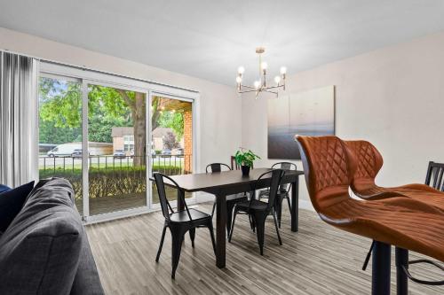 The Ultimate Rochester Getaway Cozy & Inviting - Rochester Hills, MI