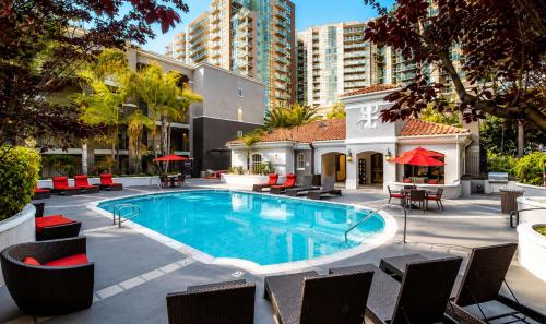 Private Room & Bath In Shared Apartment Near Marina With Gym Pool Sauna - Santa Monica, CA