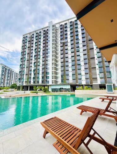 Bright & Cozy High-rise Condo - Biñan