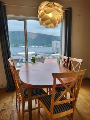 Alfheim Living - Comfortable Arctic City Stay - Tromsø