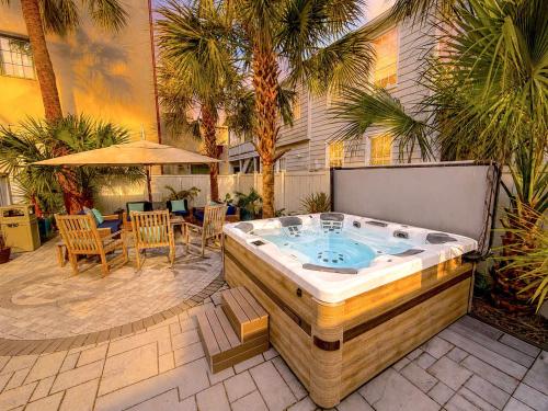 Hidden Outdoor Oasis - 1 Block To King - Charleston, SC