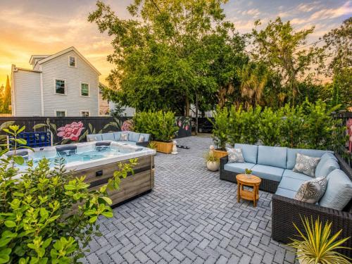 Hot Tub & Parking - 3 Blocks To King - Charleston, SC