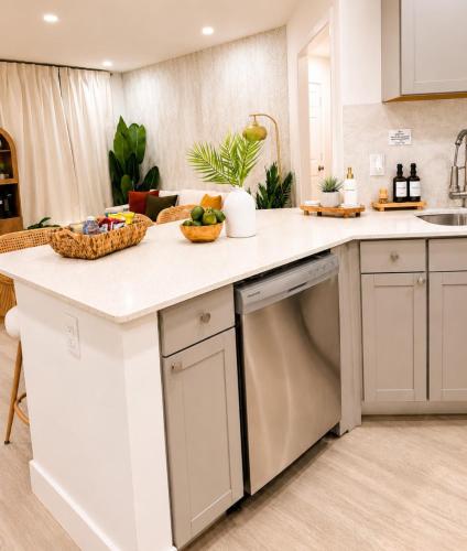 Stylish Pet Friendly 2br Near Beach & Fll - Miramar, FL