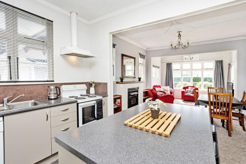 Avenal Retreat - Character Home Near Queens Park - Invercargill