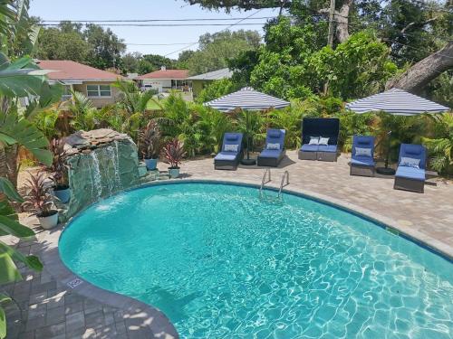 Palm Paradise Waterfall Oasis By Clearwater Beach - Dunedin, FL
