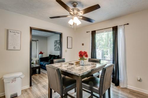 Easy Hwy Access To Atl: Work-ready Riverdale Home - Jonesboro, GA