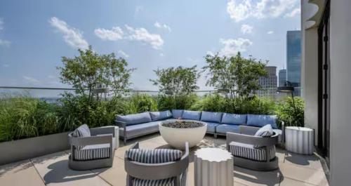 Back Bay Central Penthouse With Gym Parking In Unit Washer Dryer - Hull, MA