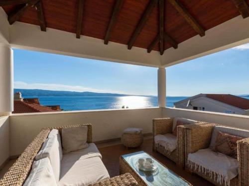 Seven Bedroom Villa With Outdoor Pool - Omiš