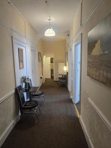 Large Flat With Parking Near Train Station - Dover