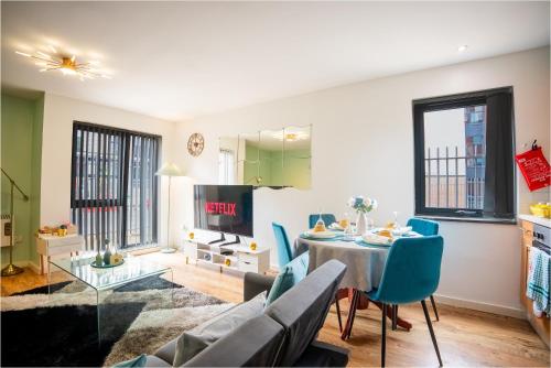 Velvet Crest Stays - Manchester