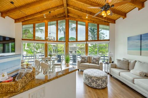 Island Oasis W/ Hot Tub, Walk To Shops And Dining - Marco Island, FL