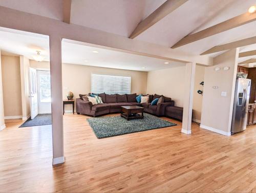 Spacious Foothills Home With Beautiful Views - Evergreen, CO