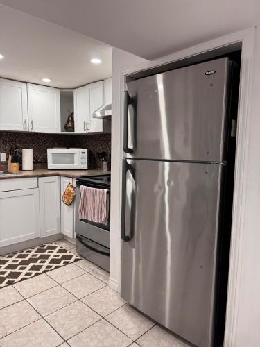 Modern Private 2-bedroom Guest Suite L Free Parking L Self Check-in! - Guelph