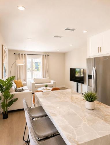 Stylish California Cottage,private Backyard,15 Min To Manhattan Beach & Lax - Redondo Beach, CA