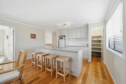 Blissful Beachcomber - Inverloch