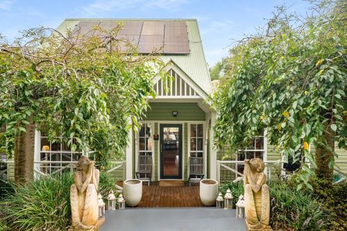 Sage Manor, Sleeps 10, 6 Bedrooms, Elegant - Bowral