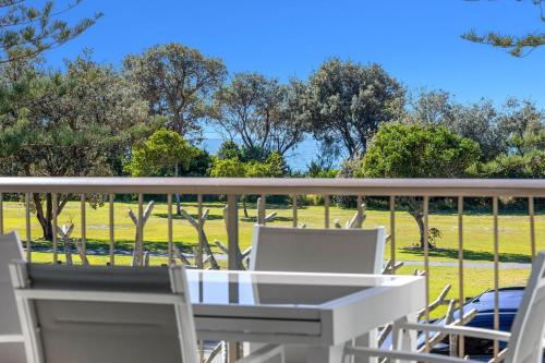 Sunrise By The Sea 1 - Ocean Glimpse Apartment - Kingscliff