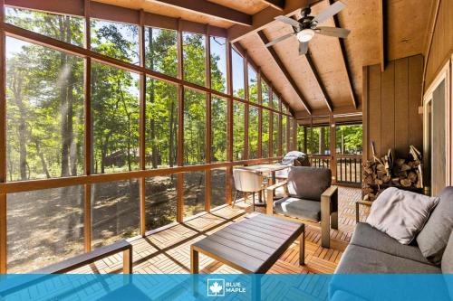 Cozy Cottage W Enclosed Porch Fireplace & Grill - West Virginia