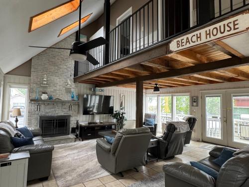 The Family Anchor Beach House At Sodus Point - Sodus Point, NY