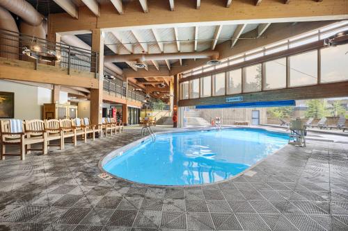 Ski In Ski Out Dog Friendly Studio Building 4 - Breckenridge, CO