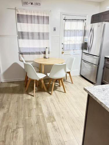 Big Parking Quiet 2-bedroom In West Raleigh 5210 - Raleigh, NC