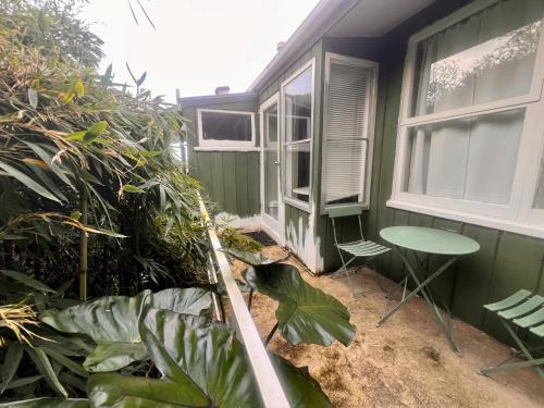 Studio Is 2nd Door Past Carport - Auckland