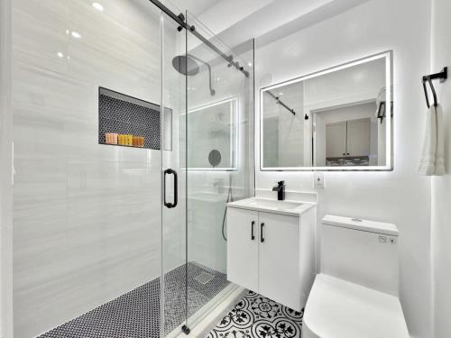 Stylish Studio Steps From South Beach, Sleeps 4 - South Beach, FL