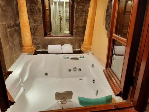 Castillo El Collado Hotel - Laguardia