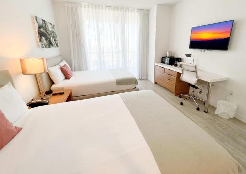 Chic Studio With Marina & Intracoastal View - Hallandale Beach, FL