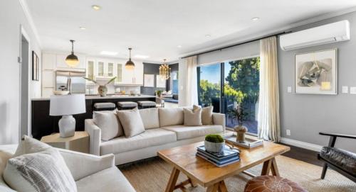 Modern Two Bedroom Residence Near Beach And Main Street - Santa Monica, CA