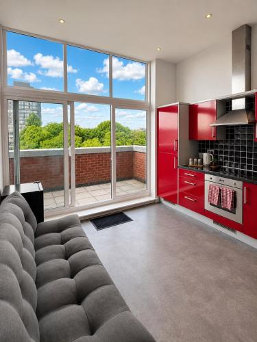 The Penthouse - Free Parking - Next To Station - Aylesbury