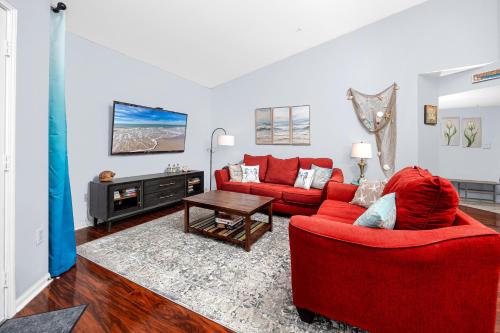 Gorgeous Condo, 2 Bedrooms, 2 Baths, With Pool, Minutes To Clearwater Beach - Clearwater, FL