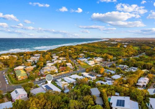 Luxury Modern 4 Br Pet Friendly Family Beach Home - Coolum Beach