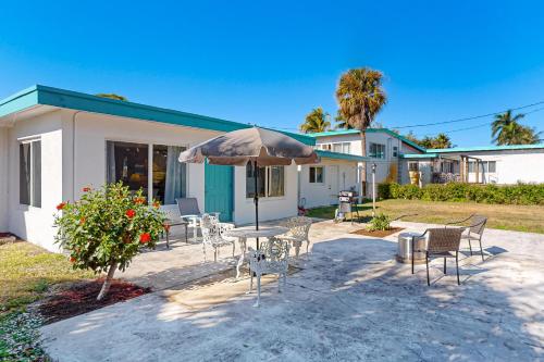 4 Mi To Beach! Lake-view Florida Family Retreat - Lake Worth, FL