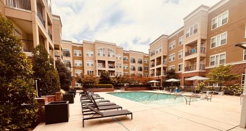 Elevated Retreat Pool Near Clt Carowinds & Uptown - Charlotte Douglas Airport (CLT)