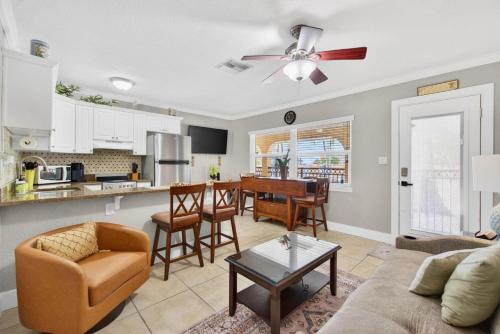 Coconut Villa Suite 2 - Redington Shores, FL