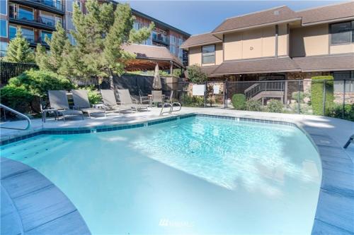 Large Upgraded, Family Friendly Condo With Garage - Chelan, WA