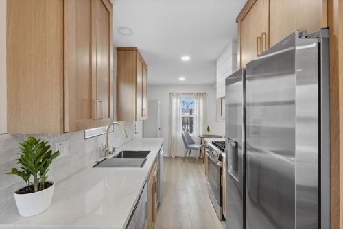 One Block To Beach 4br Game Room And Parking - San Diego, CA