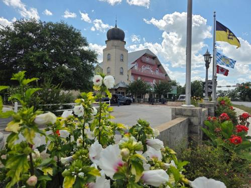 Friedhelms Bavarian Inn - Fredericksburg, TX