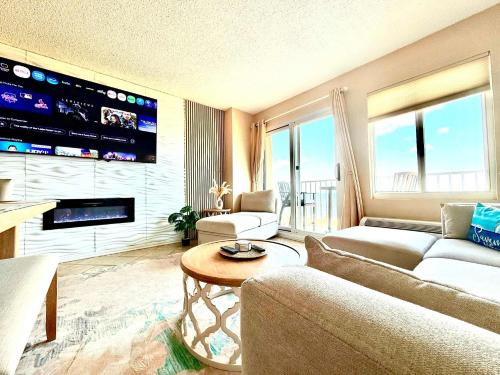Boardwalk Oceanfront Condo With Panoramic Views - Virginia Beach
